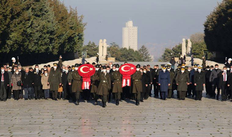 İkinci Cumhurbaşkanı İsmet İnönü vefatının 48. yılında mezarı başında ...