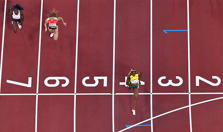 Tokyo 2020'de kadınlar 100 metre finalini Elanie Thompson-Herah kazandı ...