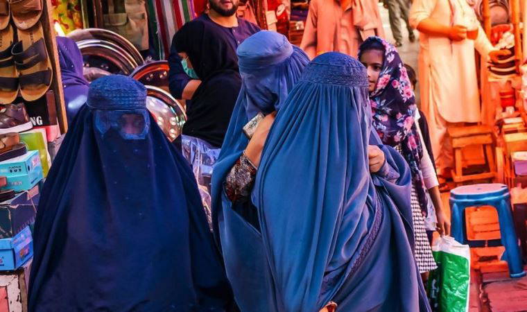 Afganistan'da burka zorunluluğu: 'Bu ülkede kadın olmak bir suç gibi ...