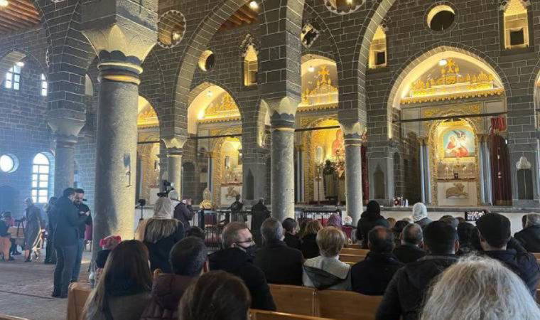 Diyarbakır Surp Giragos Ermeni Kilisesi'nde sekiz yıldan sonra ilk Noel ...