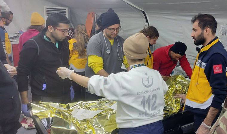 Hatay'da 2 mucize... Mustafa ve Mehmet 261 saat sonra enkaz altından ...