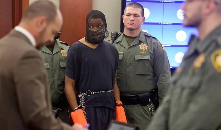 Hakime atlamıştı: Duruşmaya maske ve zincirle çıkarıldı - Son Dakika ...