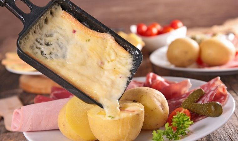 Peynirli sıcacık bir lezzet şöleni: Fransız usulü raclette tarifi - Son ...