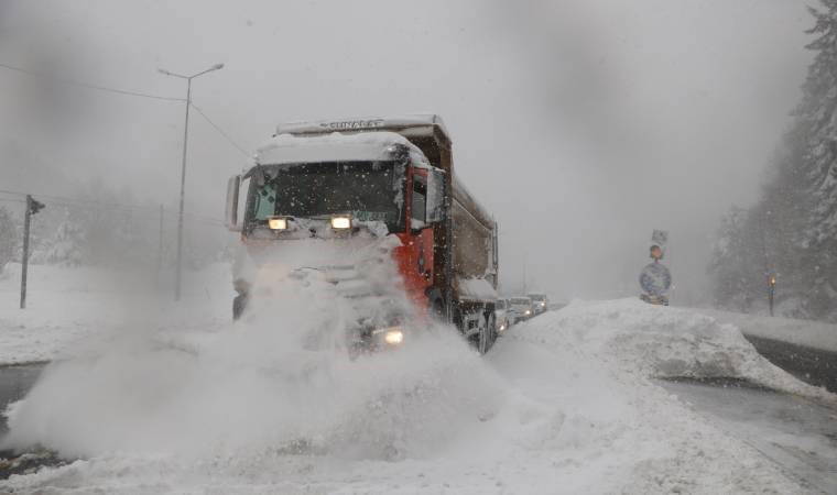 Bolu Dağı'nda kar yağışı... Ulaşımı aksattı! - Son Dakika Türkiye ...