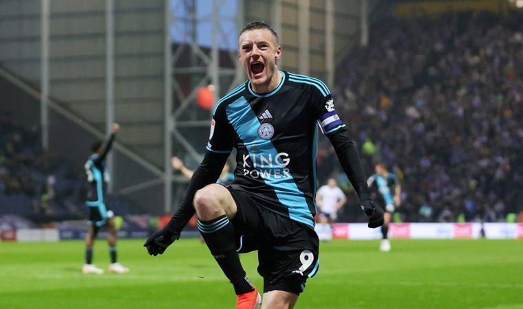 37 yaşındaki Jamie Vardy'den 1 yıllık imza - Son Dakika Spor Haberleri ...