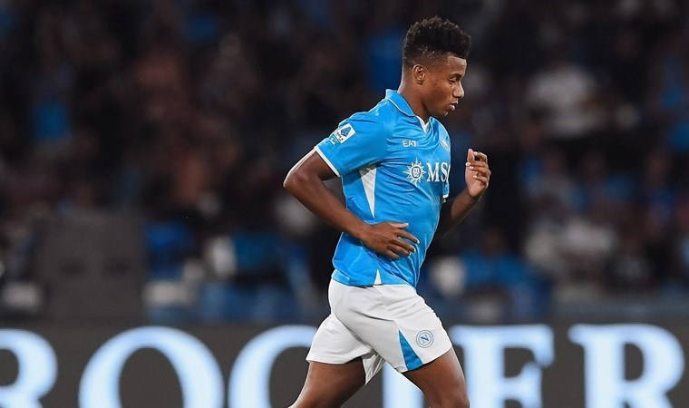 Napoli'nin yıldızı David Neres maç sonu saldırıya uğradı! - Son Dakika ...