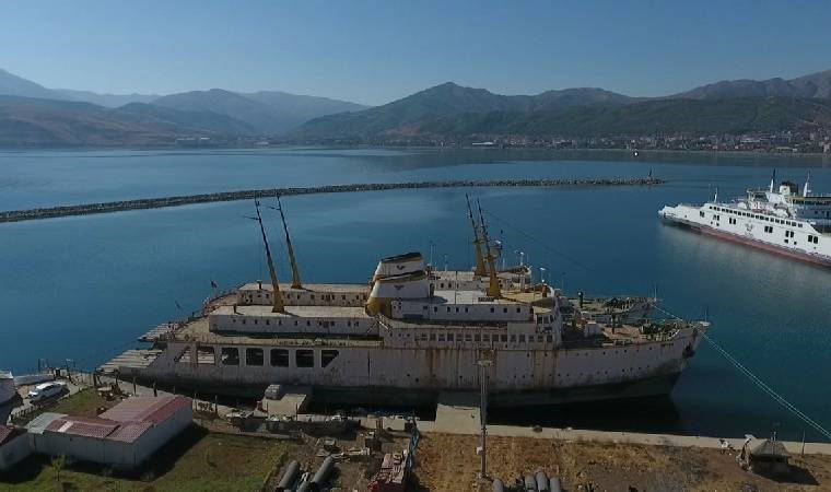 Van Edremit’te AKP’li yönetim tarafından imzalanan sözleşme belediyeyi ...