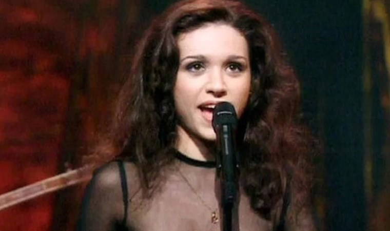 Eurovision'da Türkiye'ye üçüncülüğü getirmişti: Şebnem Paker 28 yıl ...